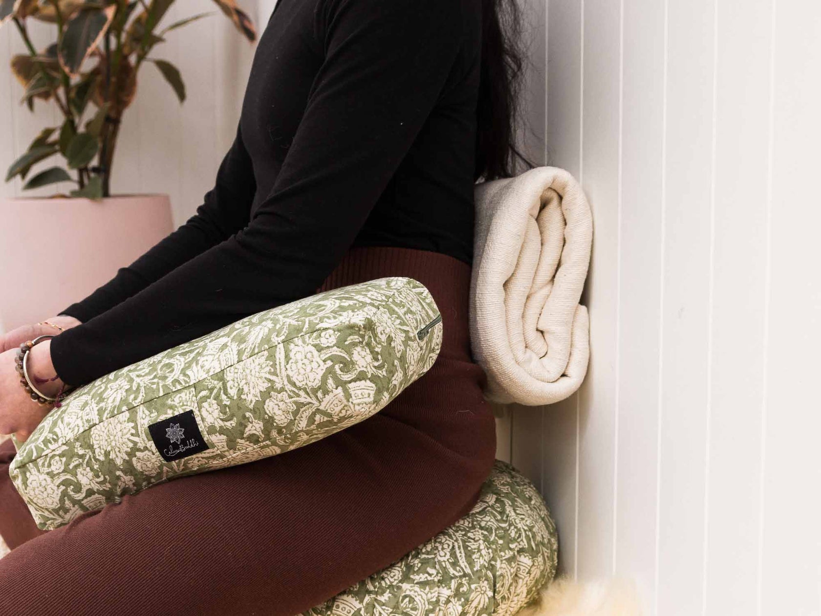 Choosing the best meditation cushion for your practice – Calm Buddhi